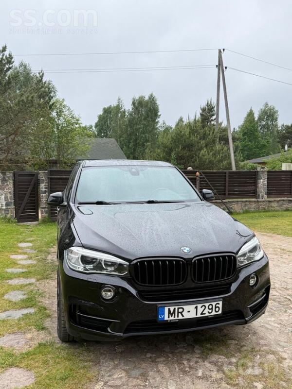 Black BMW X5 2017 in Riga, with an engine capacity of 3.00 L and mileage of 228 thousand km for 20900 €, photo 1 on AUTOMOTO.COM.LV