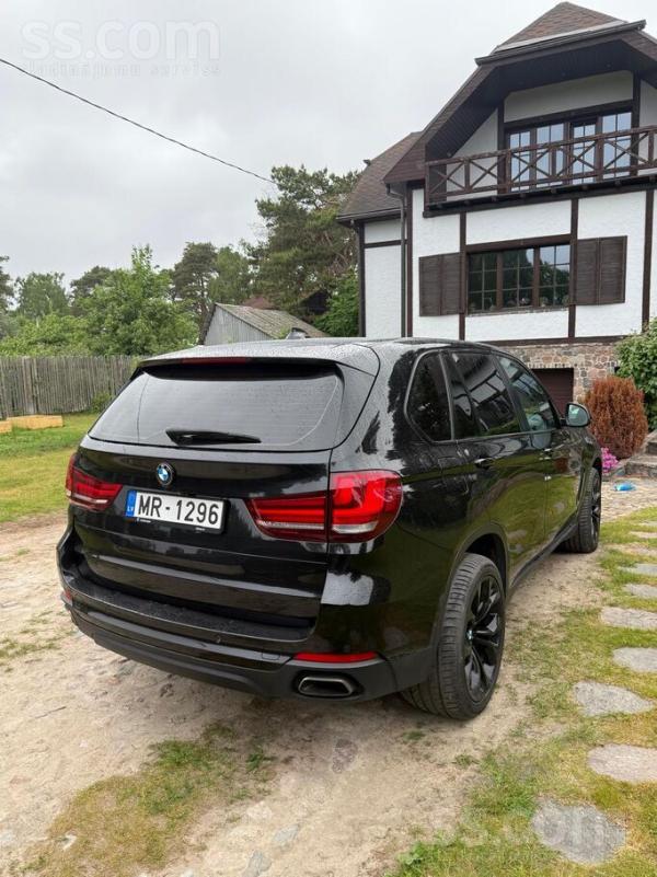 Black BMW X5 2017 in Riga, with an engine capacity of 3.00 L and mileage of 228 thousand km for 20900 €, photo 4 on AUTOMOTO.COM.LV