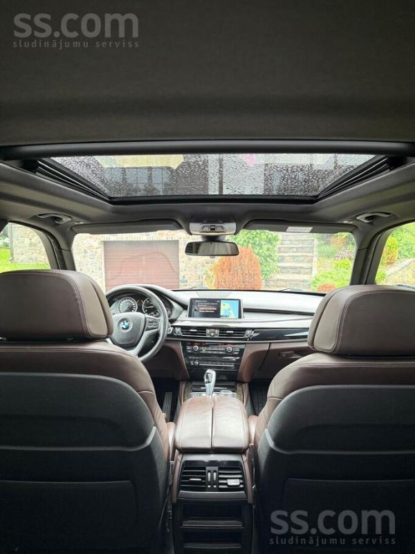 Black BMW X5 2017 in Riga, with an engine capacity of 3.00 L and mileage of 228 thousand km for 20900 €, photo 8 on AUTOMOTO.COM.LV