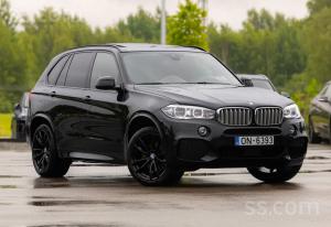 Black BMW X5 2017 in Jelgava, with an engine capacity of 2.00 L and mileage of 0 thousand km for 22500 €, photo 4 on AUTOMOTO.COM.LV