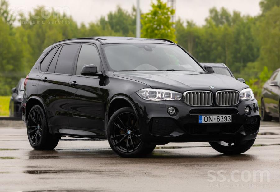 Black BMW X5 2017 in Jelgava, with an engine capacity of 2.00 L and mileage of 0 thousand km for 22500 €, photo 4 on AUTOMOTO.COM.LV