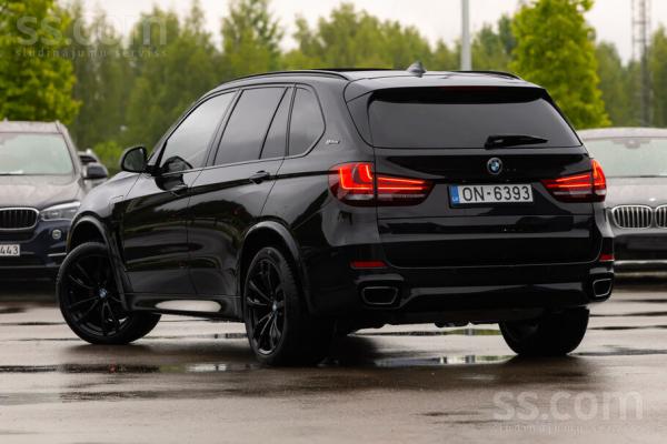 Black BMW X5 2017 in Jelgava, with an engine capacity of 2.00 L and mileage of 0 thousand km for 22500 €, photo 4 on AUTOMOTO.COM.LV