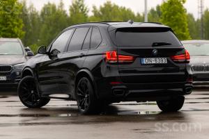 Black BMW X5 2017 in Jelgava, with an engine capacity of 2.00 L and mileage of 0 thousand km for 22500 €, photo 5 on AUTOMOTO.COM.LV