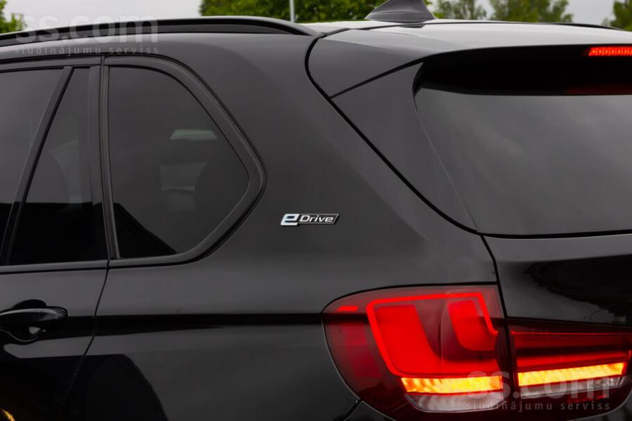 Black BMW X5 2017 in Jelgava, with an engine capacity of 2.00 L and mileage of 0 thousand km for 22500 €, photo 9 on AUTOMOTO.COM.LV