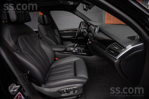 Black BMW X5 2017 in Jelgava, with an engine capacity of 2.00 L and mileage of 0 thousand km for 22500 €, photo 9 on AUTOMOTO.COM.LV