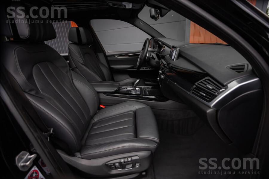 Black BMW X5 2017 in Jelgava, with an engine capacity of 2.00 L and mileage of 0 thousand km for 22500 €, photo 10 on AUTOMOTO.COM.LV
