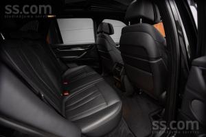 Black BMW X5 2017 in Jelgava, with an engine capacity of 2.00 L and mileage of 0 thousand km for 22500 €, photo 12 on AUTOMOTO.COM.LV