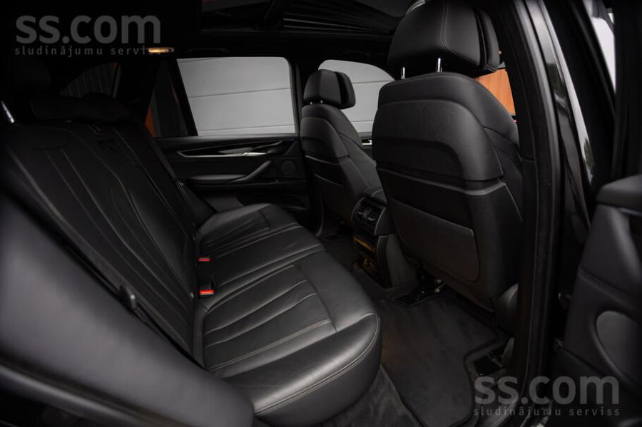 Black BMW X5 2017 in Jelgava, with an engine capacity of 2.00 L and mileage of 0 thousand km for 22500 €, photo 12 on AUTOMOTO.COM.LV