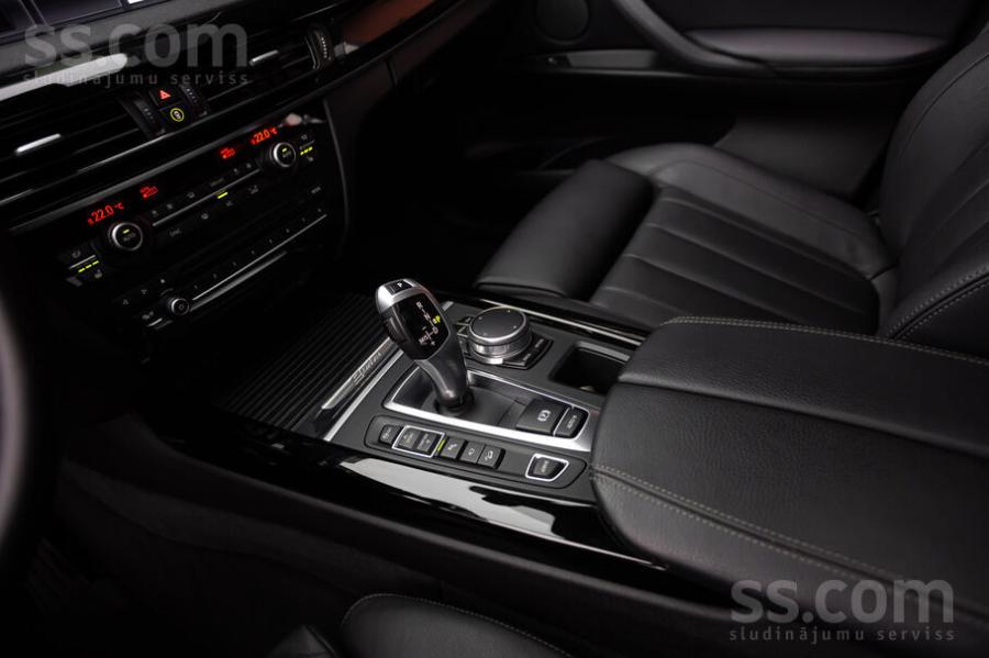 Black BMW X5 2017 in Jelgava, with an engine capacity of 2.00 L and mileage of 0 thousand km for 22500 €, photo 22 on AUTOMOTO.COM.LV