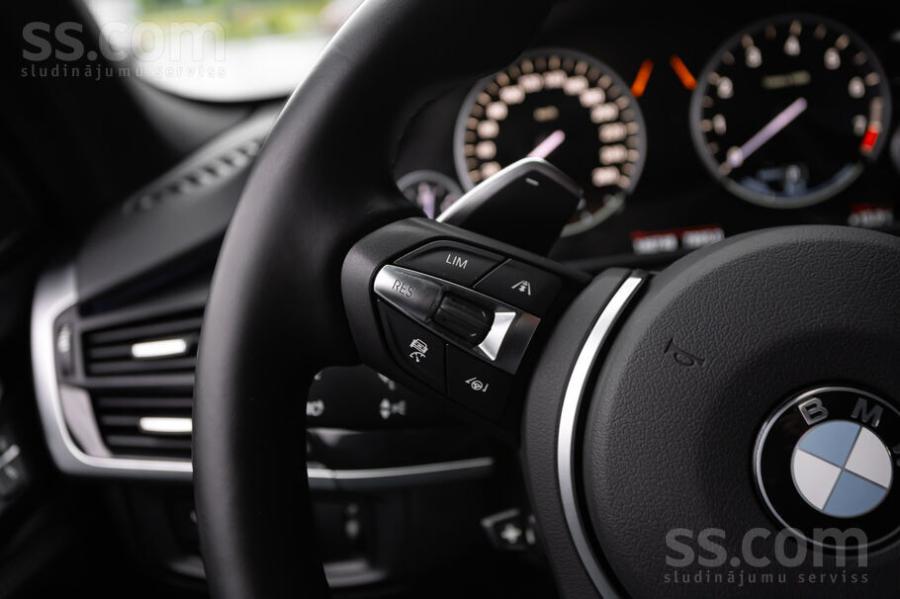 Black BMW X5 2017 in Jelgava, with an engine capacity of 2.00 L and mileage of 0 thousand km for 22500 €, photo 25 on AUTOMOTO.COM.LV