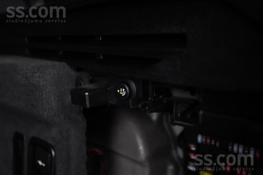 Black BMW X5 2017 in Jelgava, with an engine capacity of 2.00 L and mileage of 0 thousand km for 22500 €, photo 36 on AUTOMOTO.COM.LV