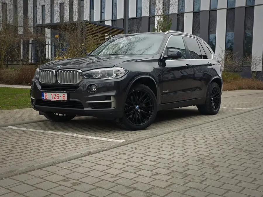 Black BMW X5 2017 in Riga, with an engine capacity of 2.00 L and mileage of 183 thousand km for 21890 €, photo 1 on AUTOMOTO.COM.LV