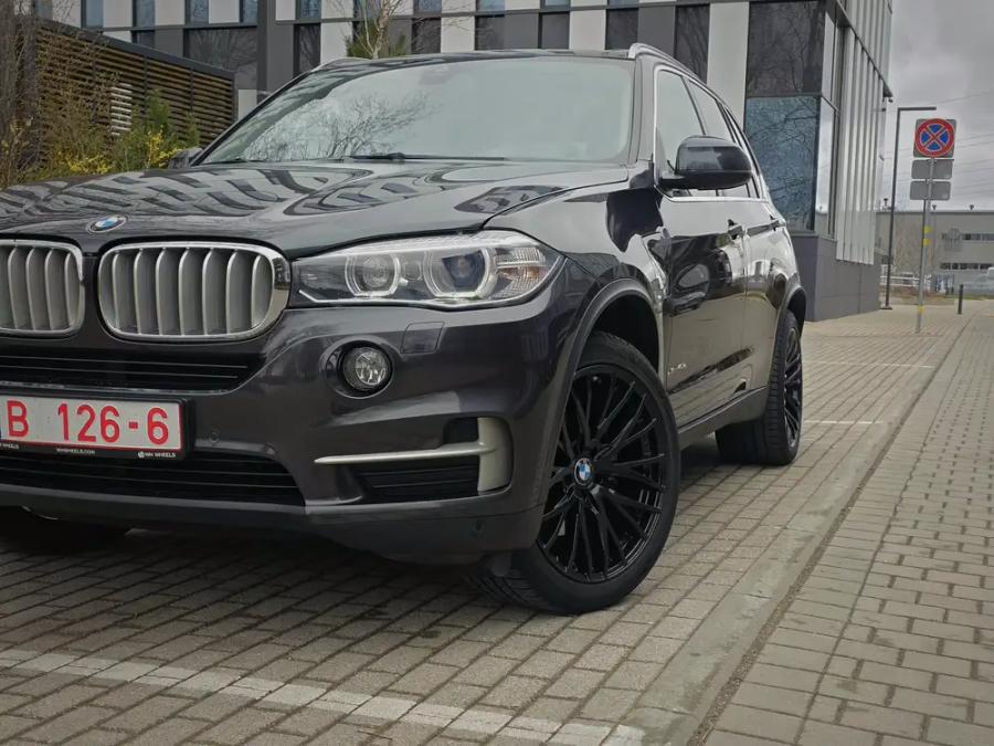 Black BMW X5 2017 in Riga, with an engine capacity of 2.00 L and mileage of 183 thousand km for 21890 €, photo 10 on AUTOMOTO.COM.LV