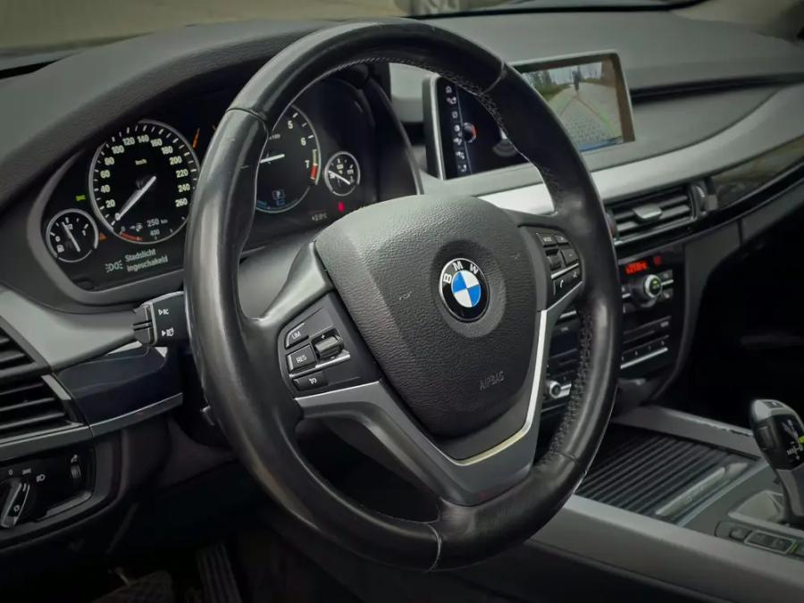Black BMW X5 2017 in Riga, with an engine capacity of 2.00 L and mileage of 183 thousand km for 21890 €, photo 15 on AUTOMOTO.COM.LV