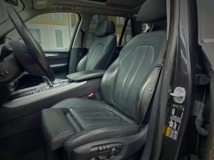 Black BMW X5 2017 in Riga, with an engine capacity of 2.00 L and mileage of 183 thousand km for 21890 €, photo 16 on AUTOMOTO.COM.LV