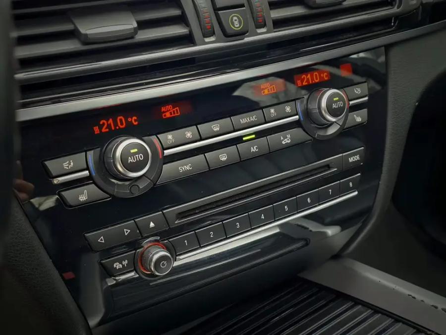 Black BMW X5 2017 in Riga, with an engine capacity of 2.00 L and mileage of 183 thousand km for 21890 €, photo 19 on AUTOMOTO.COM.LV