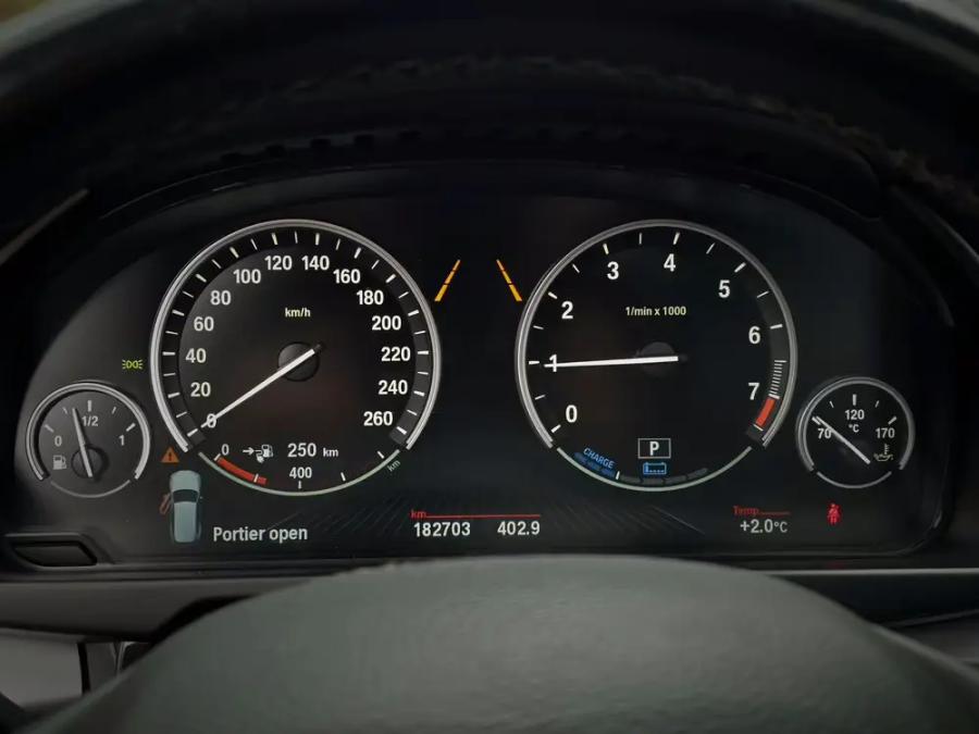 Black BMW X5 2017 in Riga, with an engine capacity of 2.00 L and mileage of 183 thousand km for 21890 €, photo 21 on AUTOMOTO.COM.LV