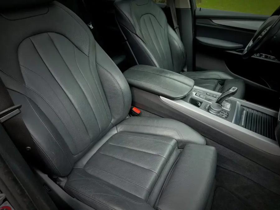 Black BMW X5 2017 in Riga, with an engine capacity of 2.00 L and mileage of 183 thousand km for 21890 €, photo 23 on AUTOMOTO.COM.LV