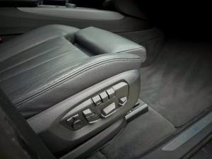 Black BMW X5 2017 in Riga, with an engine capacity of 2.00 L and mileage of 183 thousand km for 21890 €, photo 24 on AUTOMOTO.COM.LV