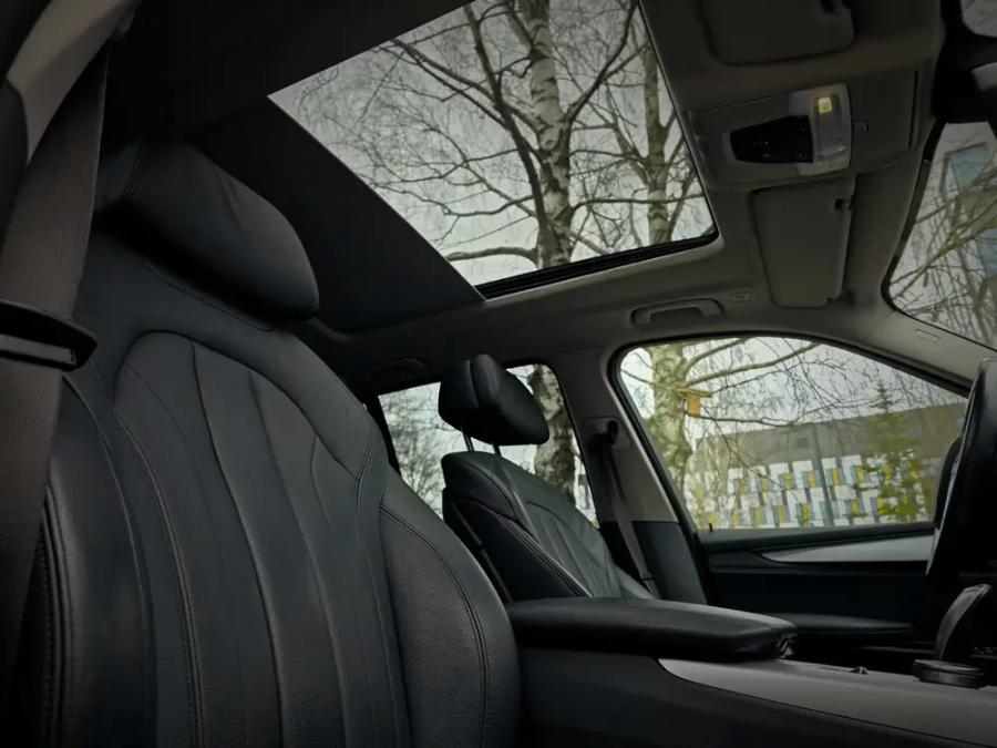 Black BMW X5 2017 in Riga, with an engine capacity of 2.00 L and mileage of 183 thousand km for 21890 €, photo 25 on AUTOMOTO.COM.LV