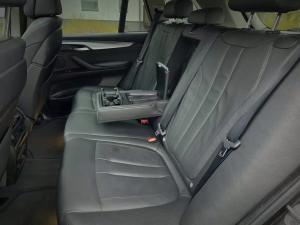 Black BMW X5 2017 in Riga, with an engine capacity of 2.00 L and mileage of 183 thousand km for 21890 €, photo 27 on AUTOMOTO.COM.LV