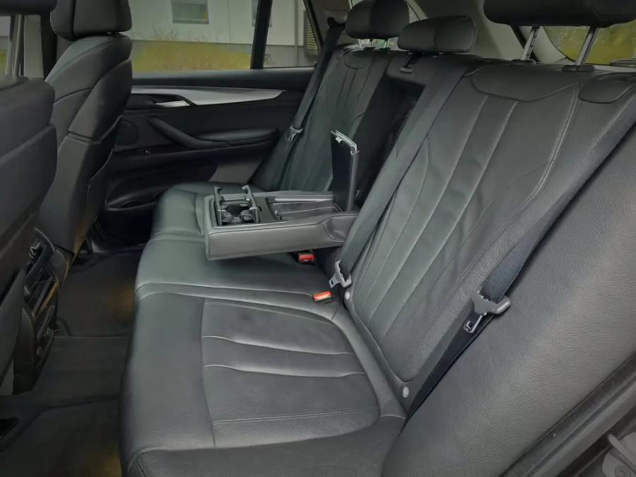 Black BMW X5 2017 in Riga, with an engine capacity of 2.00 L and mileage of 183 thousand km for 21890 €, photo 27 on AUTOMOTO.COM.LV