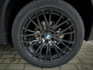 Black BMW X5 2017 in Riga, with an engine capacity of 2.00 L and mileage of 183 thousand km for 21890 €, photo 29 on AUTOMOTO.COM.LV