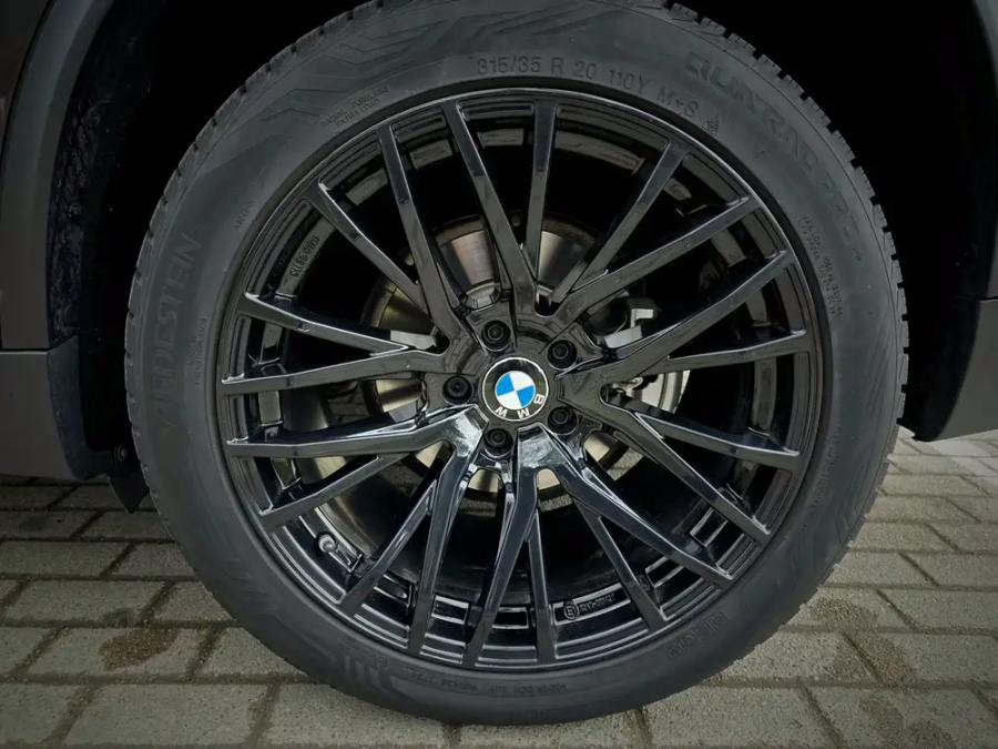 Black BMW X5 2017 in Riga, with an engine capacity of 2.00 L and mileage of 183 thousand km for 21890 €, photo 29 on AUTOMOTO.COM.LV