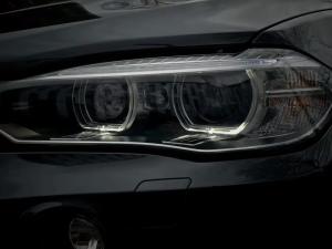 Black BMW X5 2017 in Riga, with an engine capacity of 2.00 L and mileage of 183 thousand km for 21890 €, photo 30 on AUTOMOTO.COM.LV