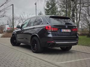 Black BMW X5 2017 in Riga, with an engine capacity of 2.00 L and mileage of 183 thousand km for 21890 €, photo 31 on AUTOMOTO.COM.LV