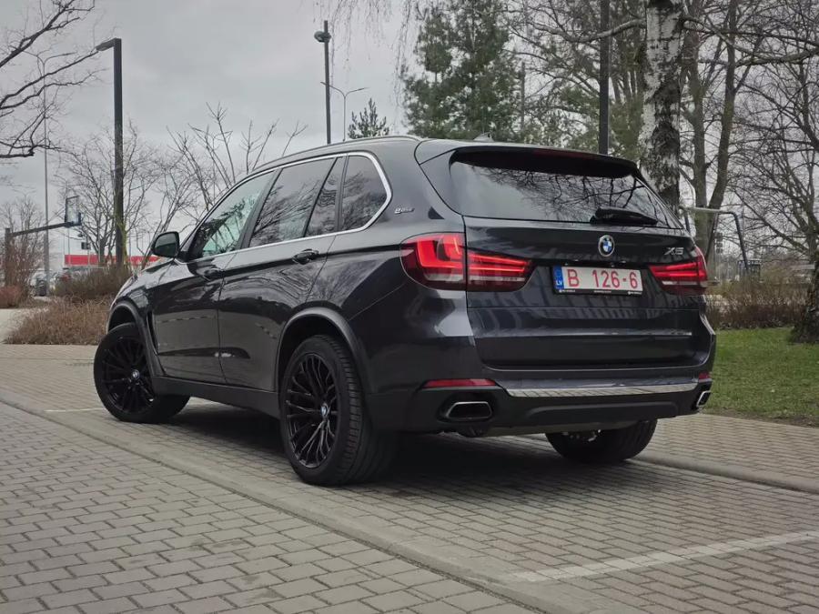 Black BMW X5 2017 in Riga, with an engine capacity of 2.00 L and mileage of 183 thousand km for 21890 €, photo 31 on AUTOMOTO.COM.LV