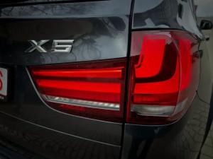 Black BMW X5 2017 in Riga, with an engine capacity of 2.00 L and mileage of 183 thousand km for 21890 €, photo 32 on AUTOMOTO.COM.LV