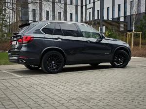 Black BMW X5 2017 in Riga, with an engine capacity of 2.00 L and mileage of 183 thousand km for 21890 €, photo 34 on AUTOMOTO.COM.LV