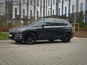 Black BMW X5 2017 in Riga, with an engine capacity of 2.00 L and mileage of 183 thousand km for 21890 €, photo 35 on AUTOMOTO.COM.LV