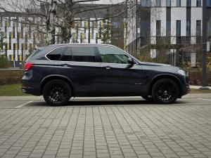 Black BMW X5 2017 in Riga, with an engine capacity of 2.00 L and mileage of 183 thousand km for 21890 €, photo 36 on AUTOMOTO.COM.LV
