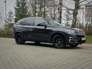 Black BMW X5 2017 in Riga, with an engine capacity of 2.00 L and mileage of 183 thousand km for 21890 €, photo 39 on AUTOMOTO.COM.LV