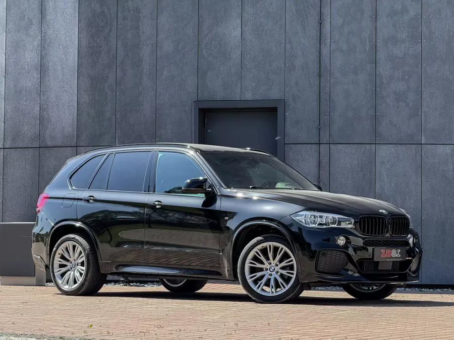 Black BMW X5 2017 in Riga, with an engine capacity of 3.00 L and mileage of 177 thousand km for 28800 €, photo 4 on AUTOMOTO.COM.LV