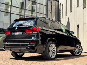 Black BMW X5 2017 in Riga, with an engine capacity of 3.00 L and mileage of 177 thousand km for 28800 €, photo 6 on AUTOMOTO.COM.LV