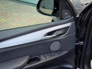 Black BMW X5 2017 in Riga, with an engine capacity of 3.00 L and mileage of 177 thousand km for 28800 €, photo 13 on AUTOMOTO.COM.LV