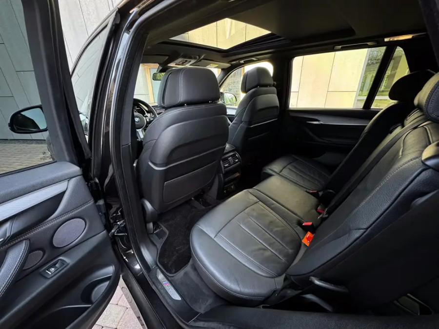 Black BMW X5 2017 in Riga, with an engine capacity of 3.00 L and mileage of 177 thousand km for 28800 €, photo 19 on AUTOMOTO.COM.LV