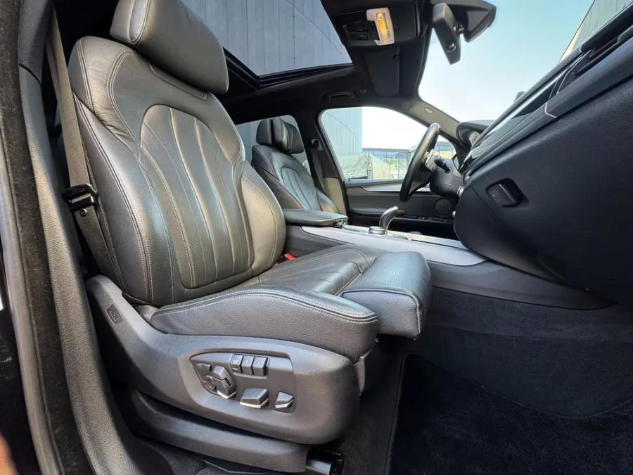 Black BMW X5 2017 in Riga, with an engine capacity of 3.00 L and mileage of 177 thousand km for 28800 €, photo 21 on AUTOMOTO.COM.LV