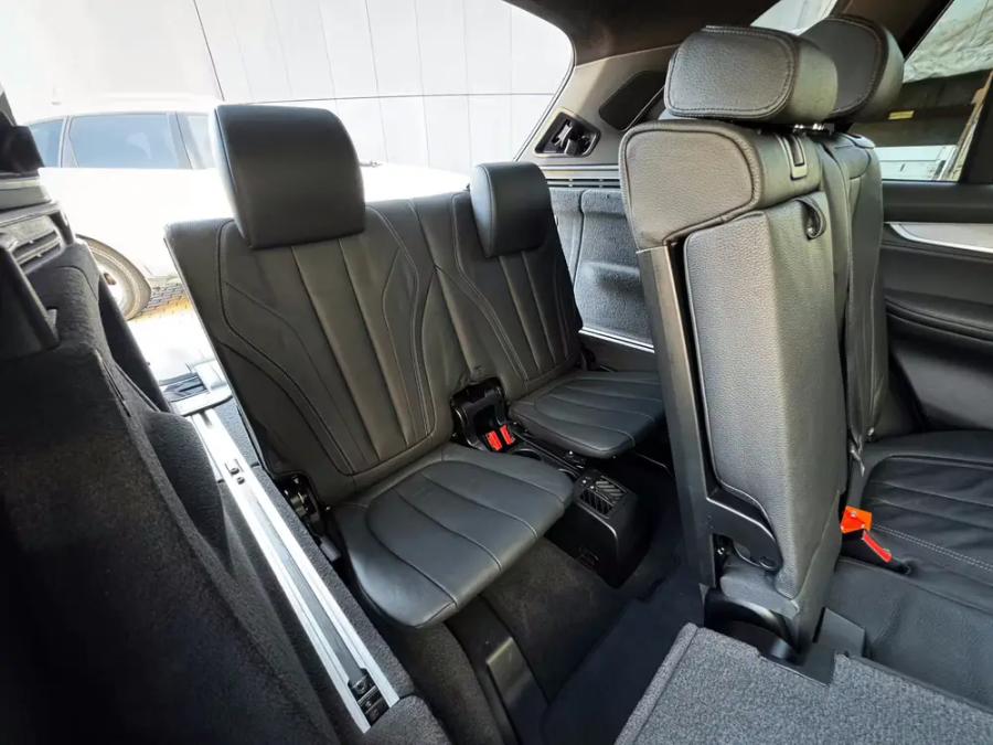 Black BMW X5 2017 in Riga, with an engine capacity of 3.00 L and mileage of 177 thousand km for 28800 €, photo 28 on AUTOMOTO.COM.LV