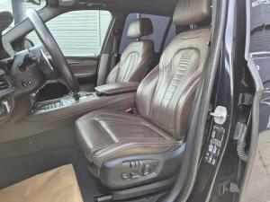 Melns BMW X5 2017 Jūrmala, ar dzinēja tilpumu 3.00 L un nobraukumu 212 tūkst. km par 17500 €, foto 22 vietnē AUTOMOTO.COM.LV
