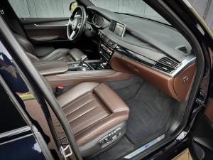 Melns BMW X5 2017 Rīga, ar dzinēja tilpumu 3.00 L un nobraukumu 115 tūkst. km par 26300 €, foto 30 vietnē AUTOMOTO.COM.LV