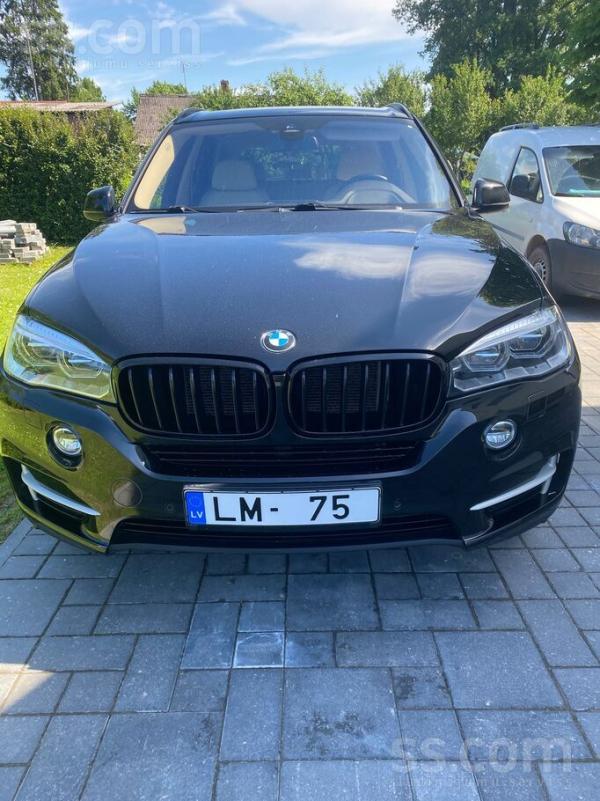 Melns BMW X5 2017 Alūksne, ar dzinēja tilpumu 3.00 L un nobraukumu 279 tūkst. km par 21500 €, foto 1 vietnē AUTOMOTO.COM.LV