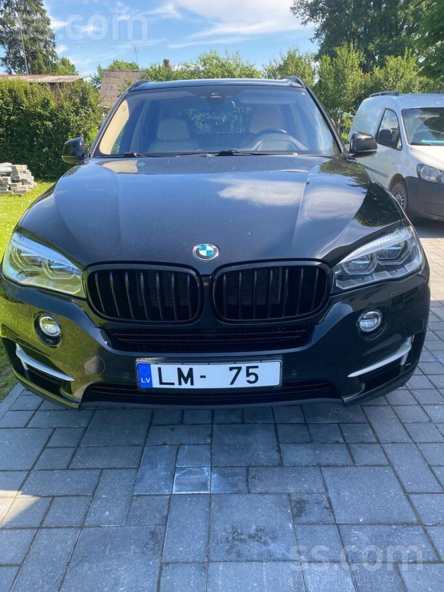 Melns BMW X5 2017 Alūksne, ar dzinēja tilpumu 3.00 L un nobraukumu 279 tūkst. km par 21500 €, foto 1 vietnē AUTOMOTO.COM.LV