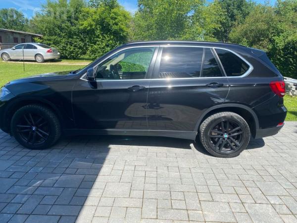 Melns BMW X5 2017 Alūksne, ar dzinēja tilpumu 3.00 L un nobraukumu 279 tūkst. km par 21500 €, foto 2 vietnē AUTOMOTO.COM.LV