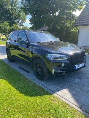Melns BMW X5 2017 Alūksne, ar dzinēja tilpumu 3.00 L un nobraukumu 279 tūkst. km par 21500 €, foto 4 vietnē AUTOMOTO.COM.LV
