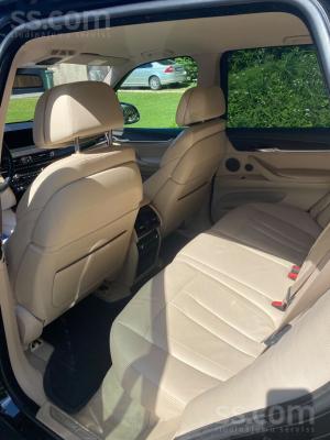 Melns BMW X5 2017 Alūksne, ar dzinēja tilpumu 3.00 L un nobraukumu 279 tūkst. km par 21500 €, foto 12 vietnē AUTOMOTO.COM.LV