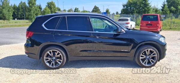 Black BMW X5 2017 in Tartu, with an engine capacity of 3.00 L and mileage of 232 thousand km for 21490 €, photo 6 on AUTOMOTO.COM.LV